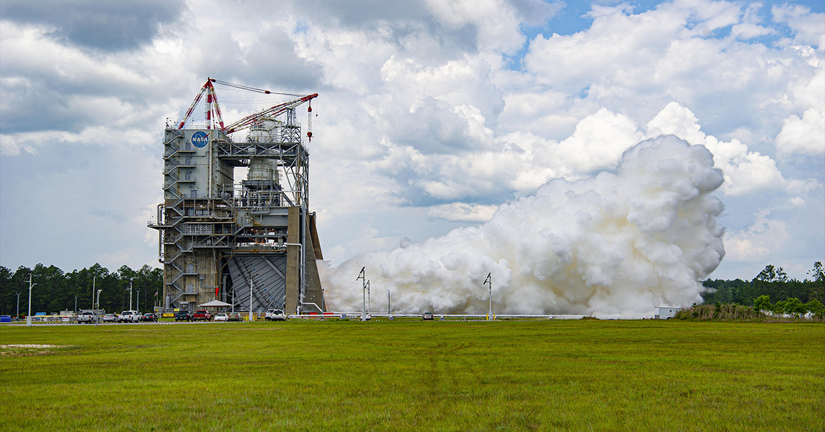 NASA Conducts Hot Fire Test of RS-25 Engine for Future Space Missions